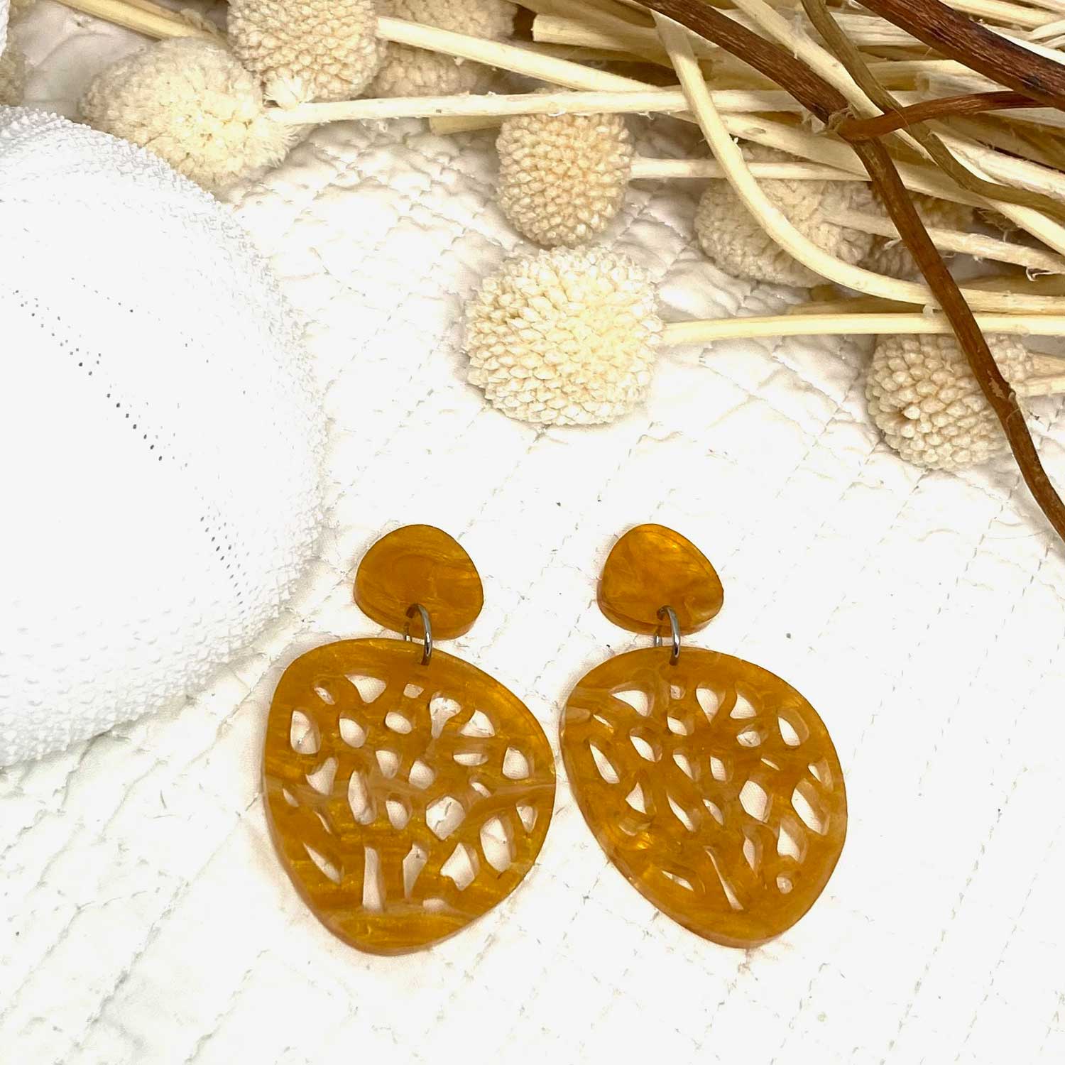 Honeycomb – Caramel Marble Look Acrylic – Medium size – Skitty Kitty