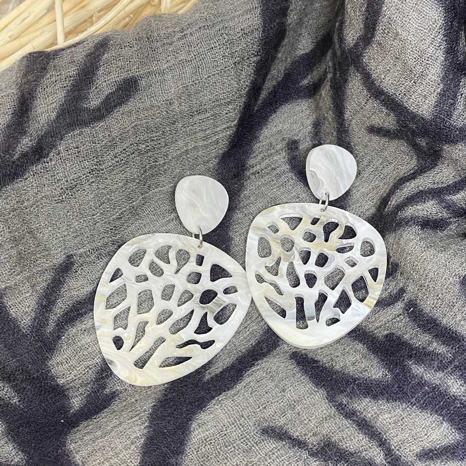 Honeycomb – White Marble look – Large size – Skitty Kitty